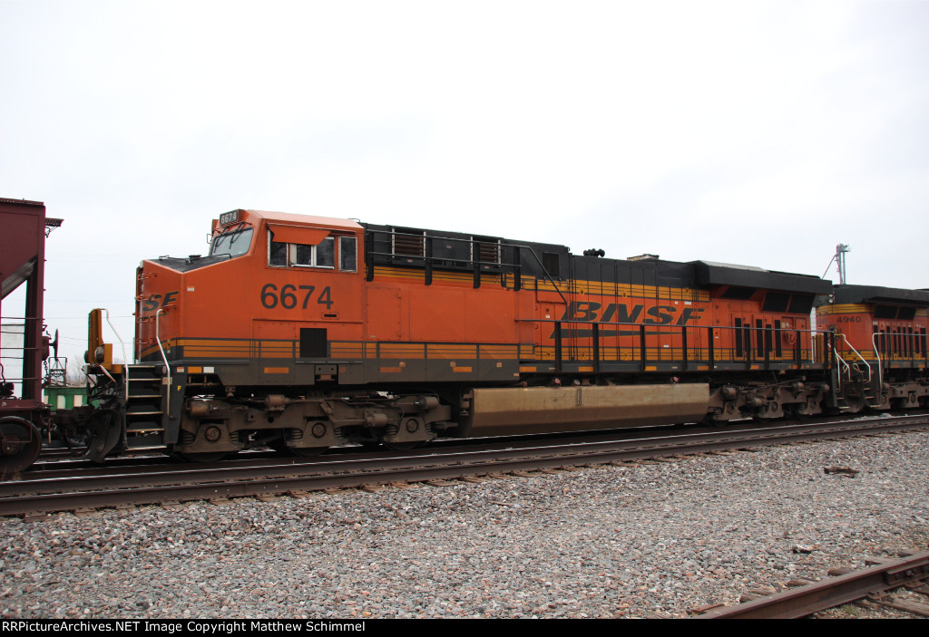 -BNSF 6674-